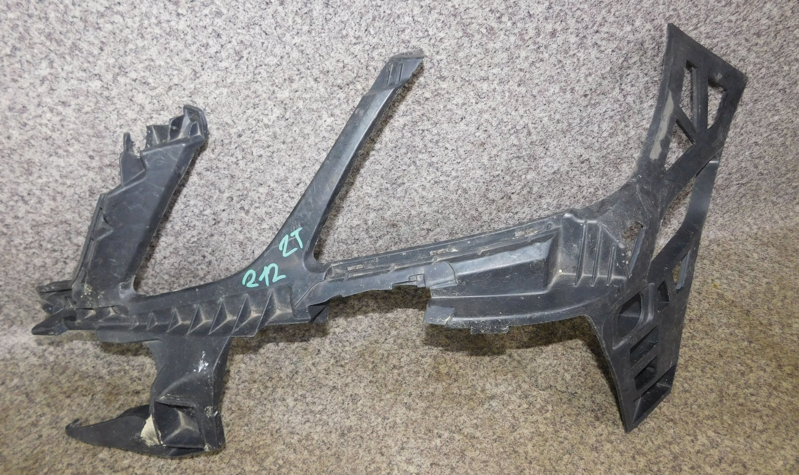 Mercedes E 212 ślizg lewy wzmocnienie 2128850365 za 70 zł z Bielsko ...