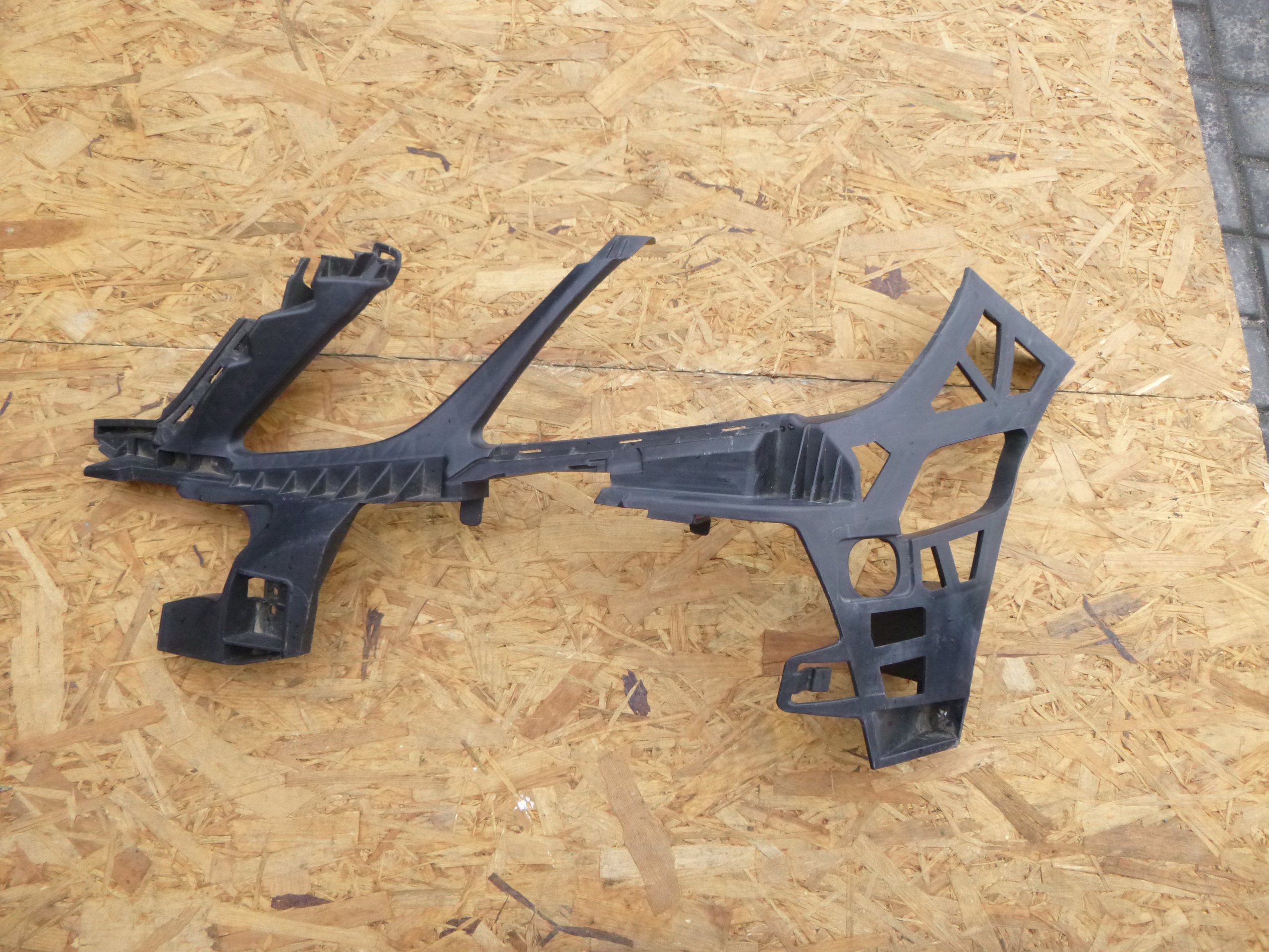 Mercedes-Benz OE A2128850365 ślizg zderzaka - porównaj ceny - Allegro.pl