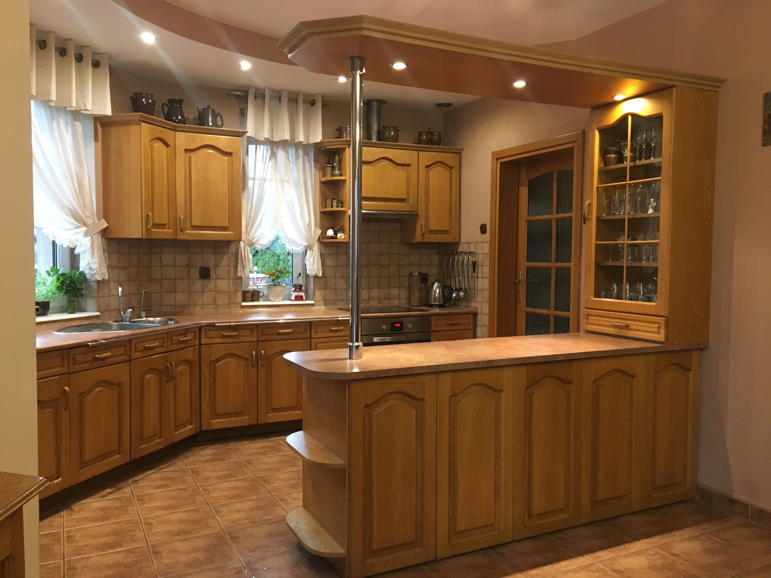 Dębowe meble kuchenne, komody i stół - 7695076301 - oficjalne archiwum ...