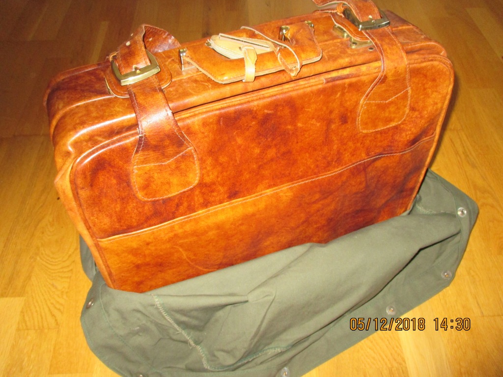 WALIZKA NESESER RETRO PREZENT PRL - 7710566341 - oficjalne archiwum Allegro