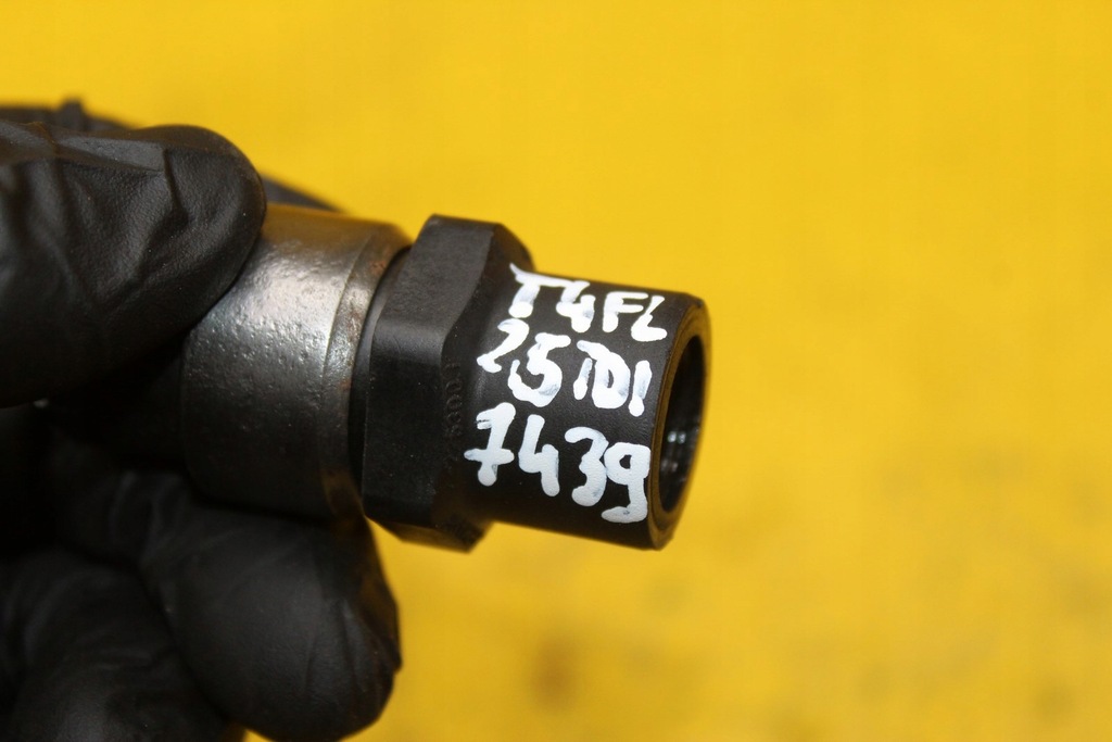 KRÓCIEC ZAWÓR VW T4 2.5 TDI 02F301363A - 7721992063 - oficjalne ...