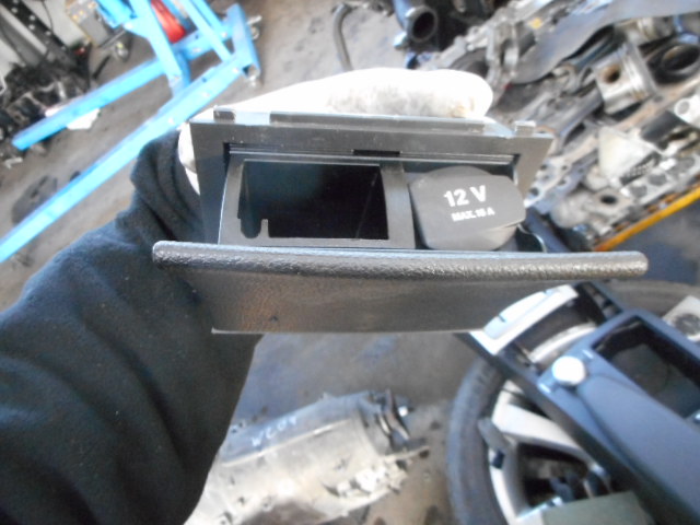 MERCEDES C KLASA W204 POPIELNICZKA A2048100130 - 7140908371 - oficjalne ...