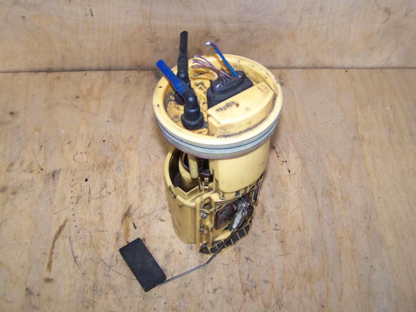Order an Fuel pump vw caddy iii touran tdi 2k0919050a with fast delivery to me