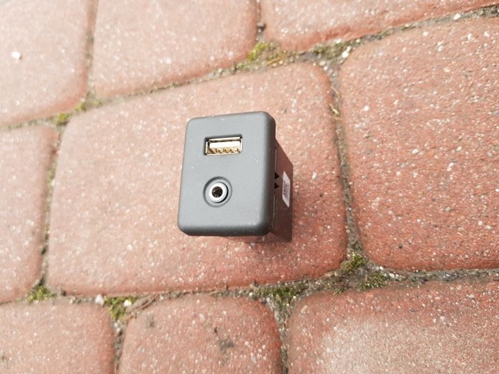 AUX USB CONNECTOR OPEL INSIGNIA 13506014